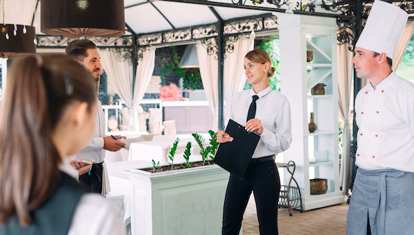 5 tips for raising a restaurant team's spirits | H&L POS